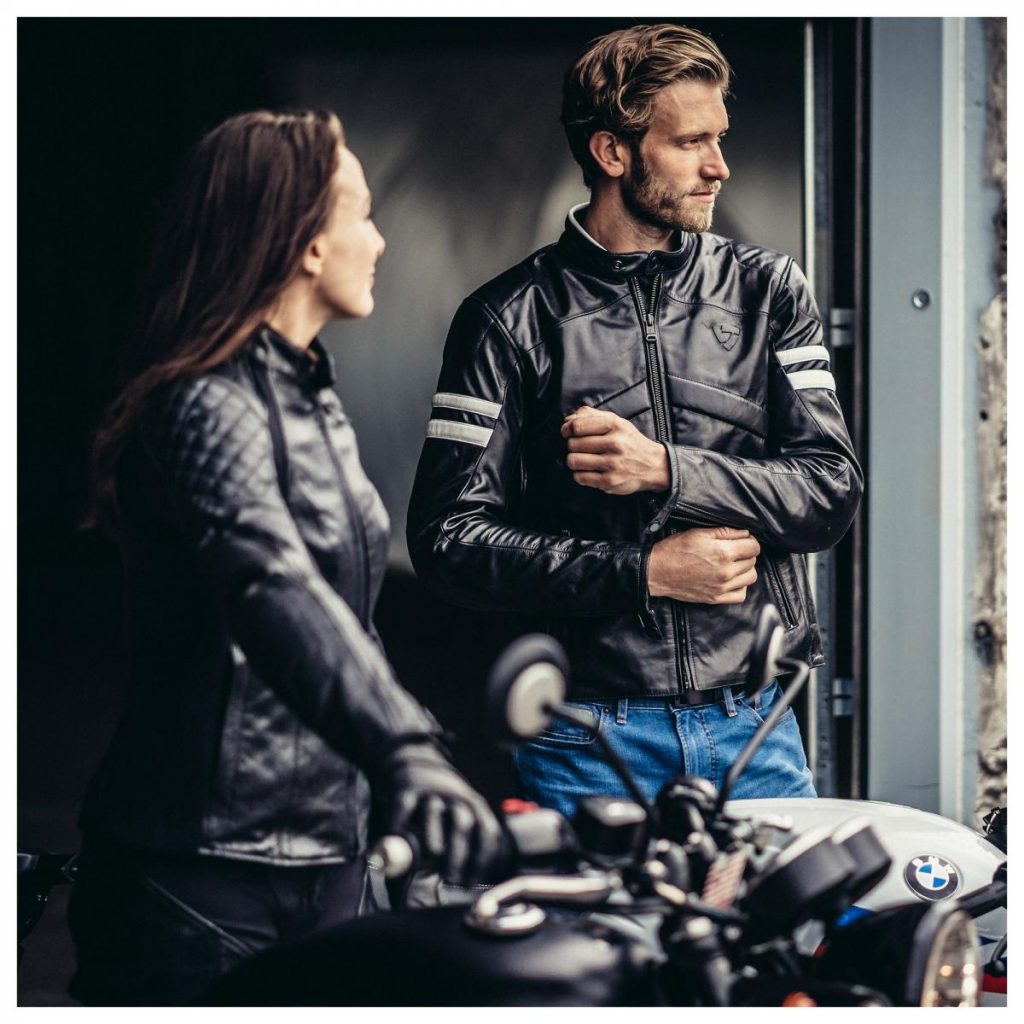 Essential tips on motorcycle safety clothing - Aurika Web